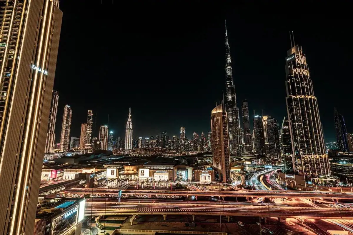 Burj Khalifa View & Dubai Mall Connection - Dubai Hotels & Apartments